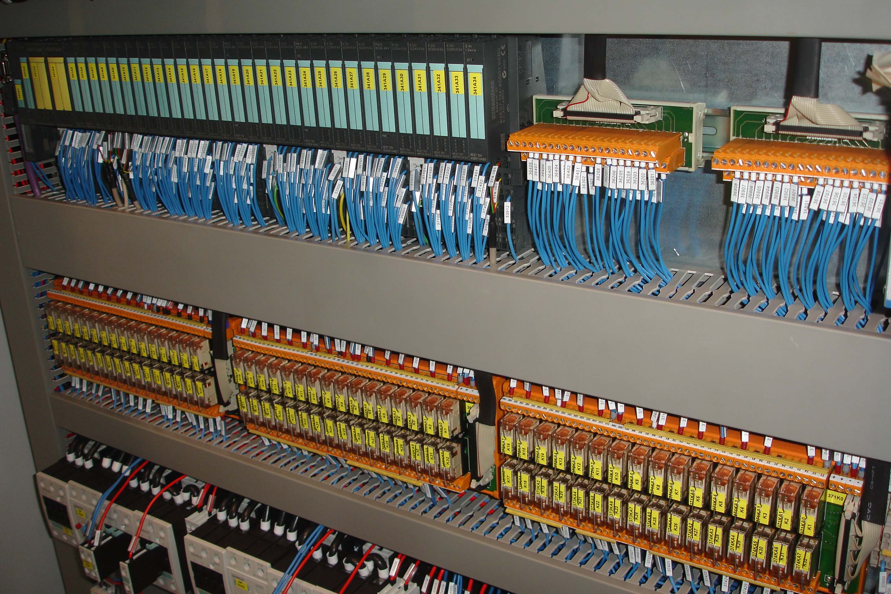 Montajes de cuadros eléctricos y automatización- Adentec Servicios